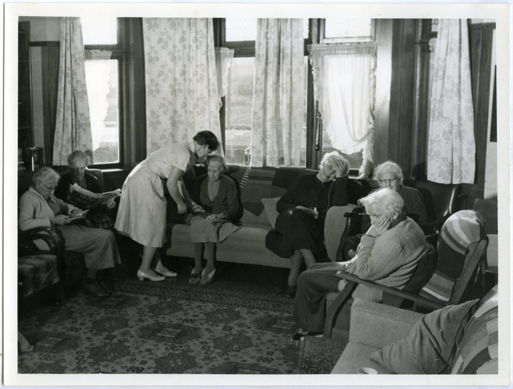Six residents sit in the lounge at Resthaven, Gore | Presbyterian ...